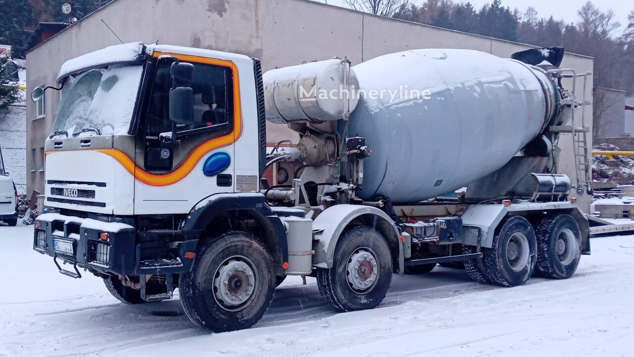 Baryval na šasiji IVECO Eurotrakker 340 kamion s mešalicom za beton