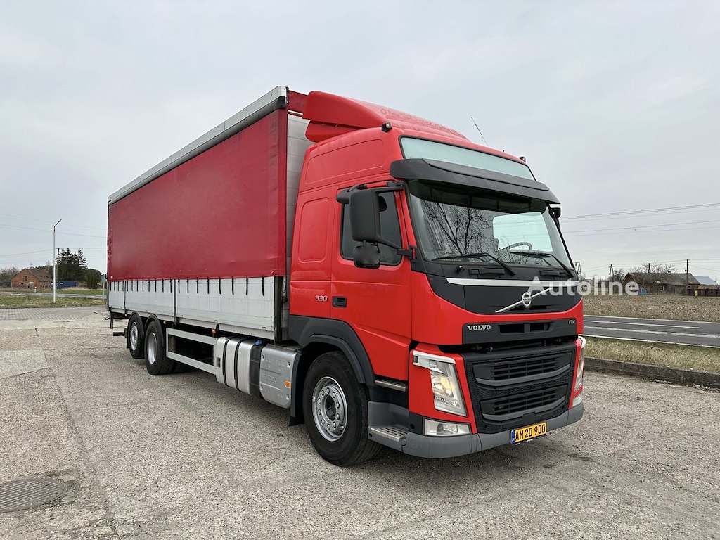 Volvo FM 330 kamion s ceradom