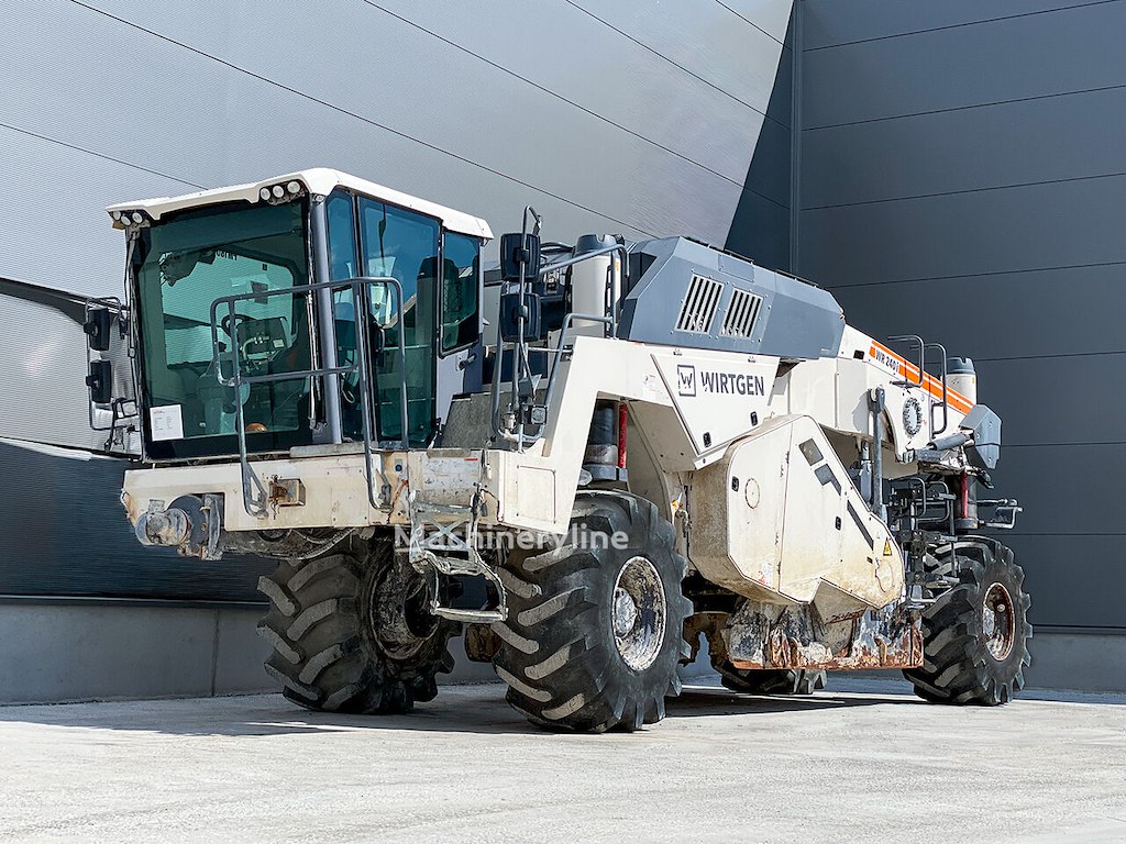 Wirtgen WR 240I mašina za reciklažu asfalta