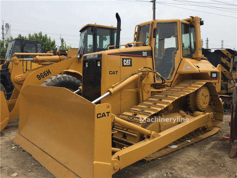 Caterpillar D6N buldožer