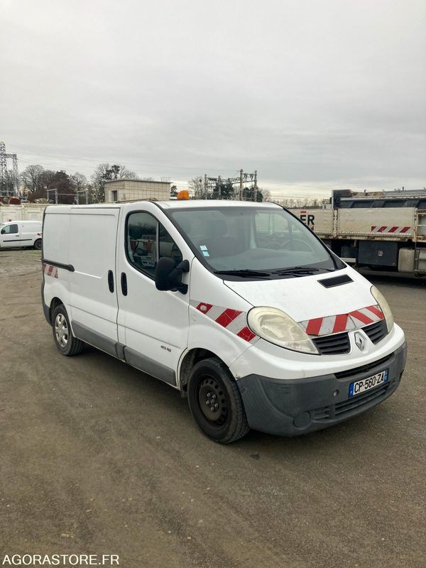 Prodaje se Renault Trafic minibus furgon na aukciji