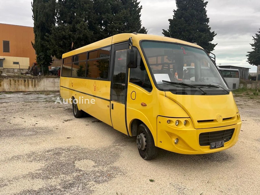 Prodaje se IVECO Cacciamali školski autobus na aukciji