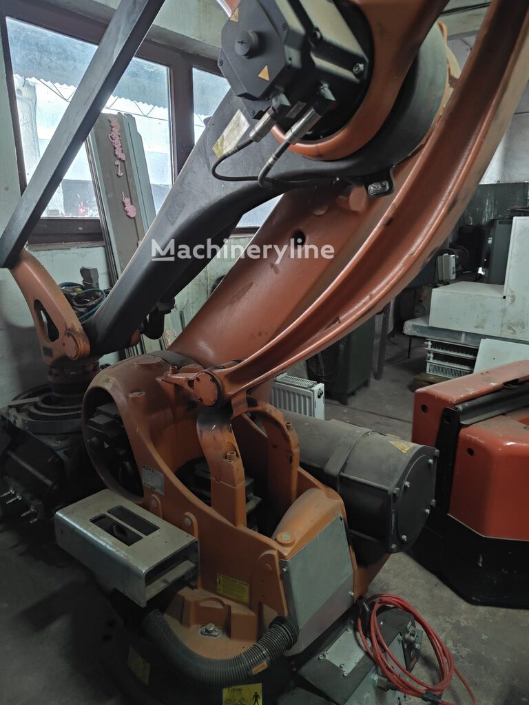 KUKA Robot KUKA + Linie paletizare TATARO SIAT paletizator