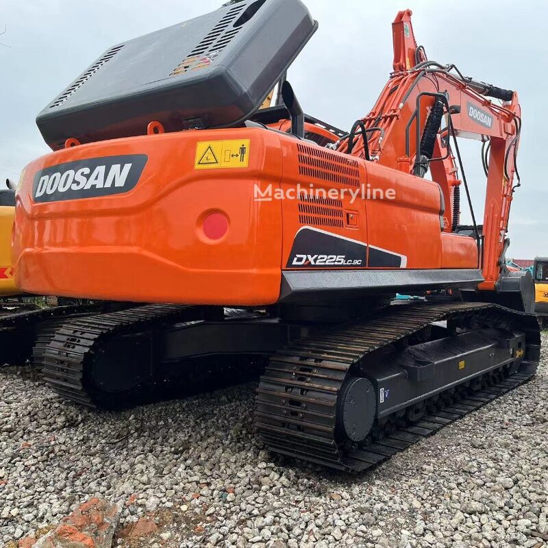 Doosan DX225 bager guseničar