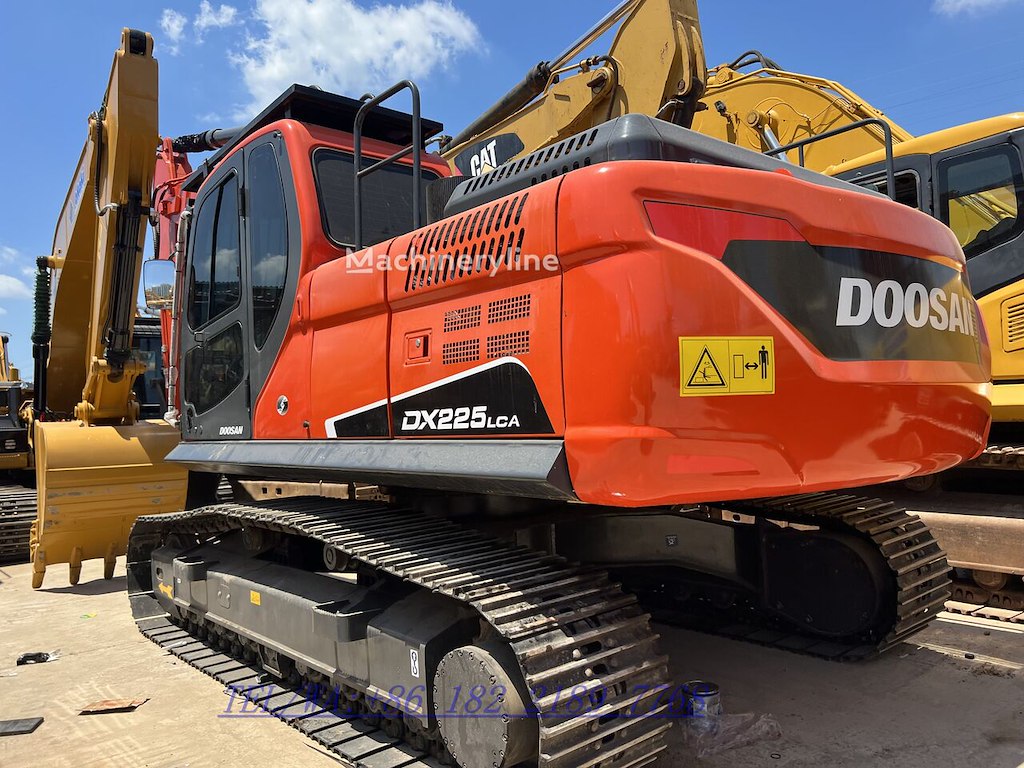Doosan DX225 bager guseničar