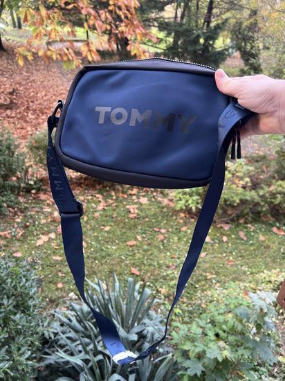 Original T. Hilfiger torbica, nova sa et. AKCIJA