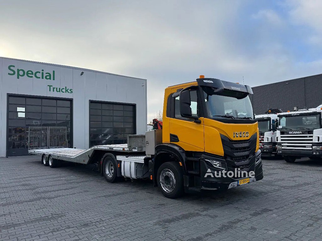 IVECO S-WAY 360 + P48-2 Knikkende semi dieplader (maar 264528km) tegljač + poluprikolica sa niskom platformom