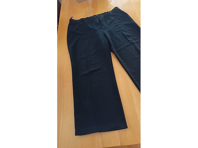 crne pantalone ravnih nogavica