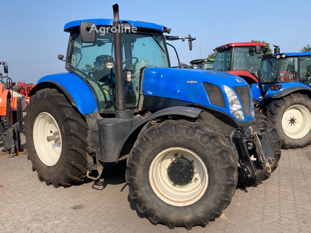 New Holland T 7.250 Auto Command traktor točkaš