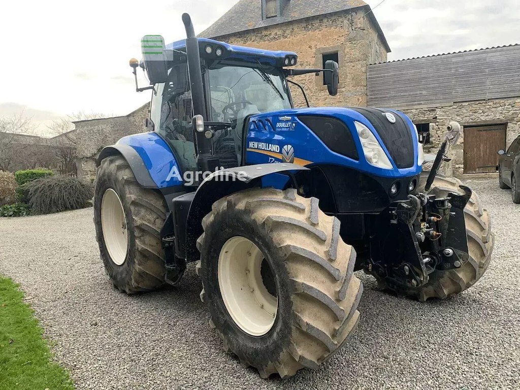 New Holland t7.260 auto command traktor točkaš