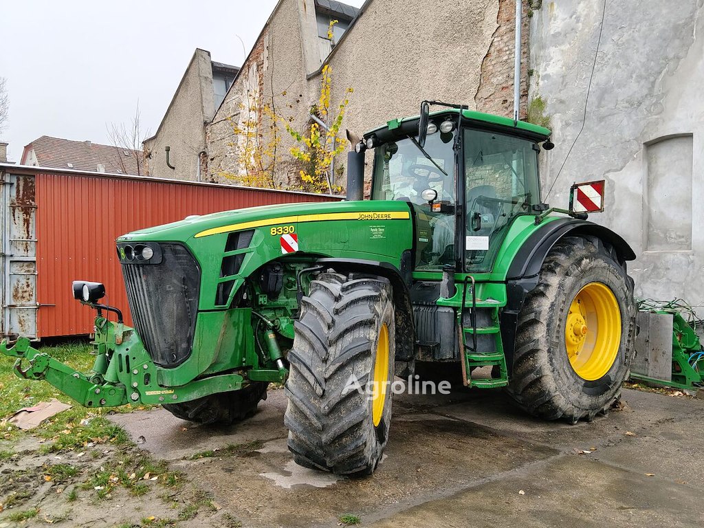 John Deere 8330 traktor točkaš