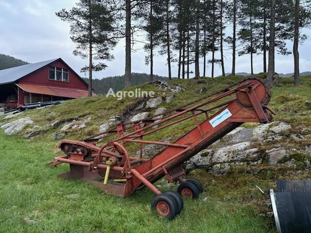 Prodaje se Kverneland mašinu za sakupljanje kamenja na aukciji