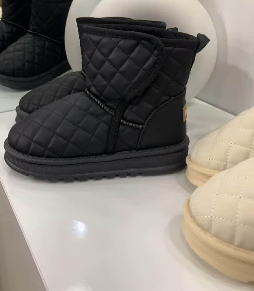 UGG cizme 28-33 2700 din