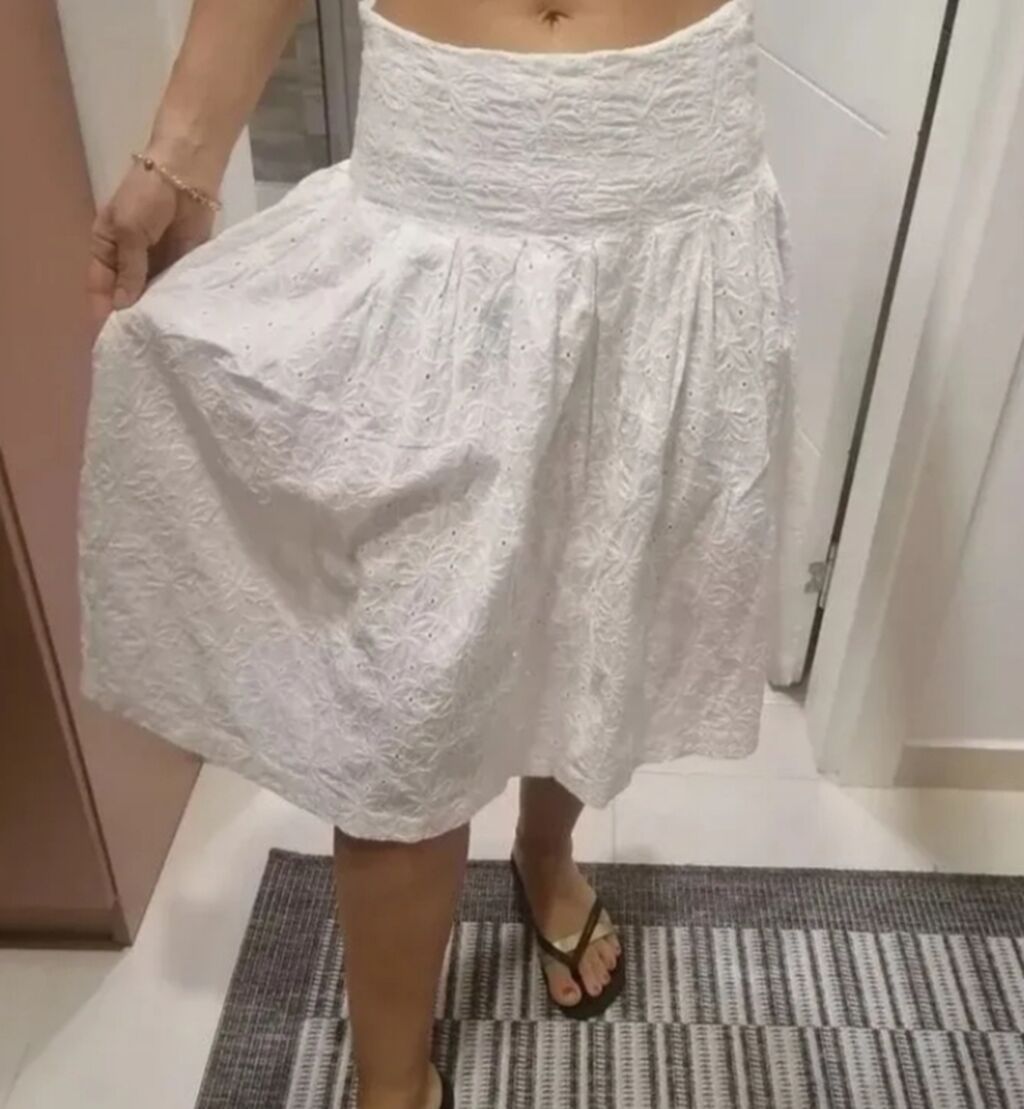 Bela pamučna suknja sa vezom (broderie anglaise) - Kroj: A-linija