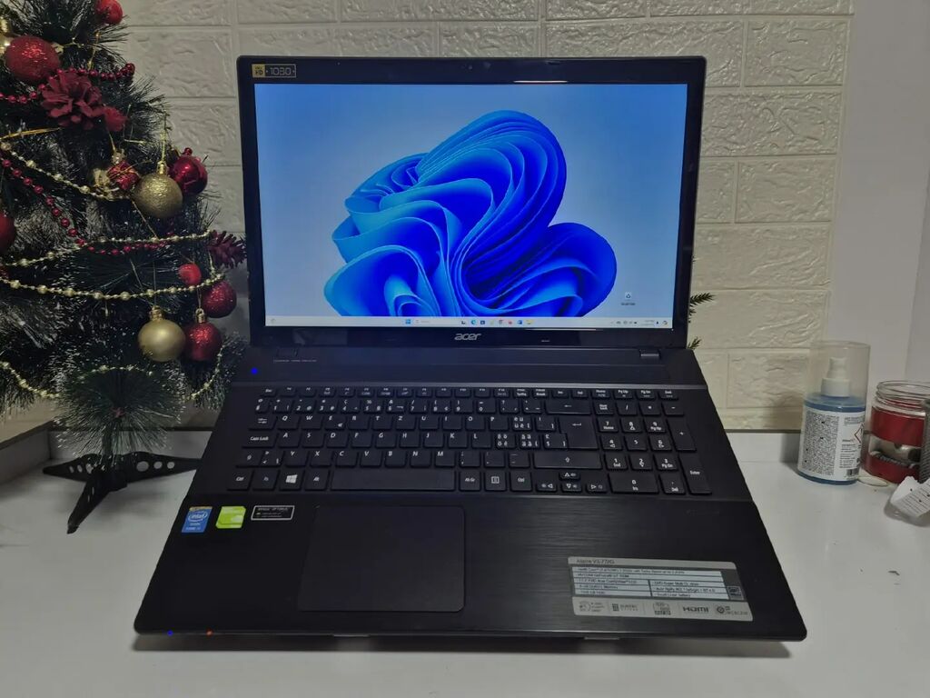 Intel Core i7, 8 GB OZU, 17.3 "