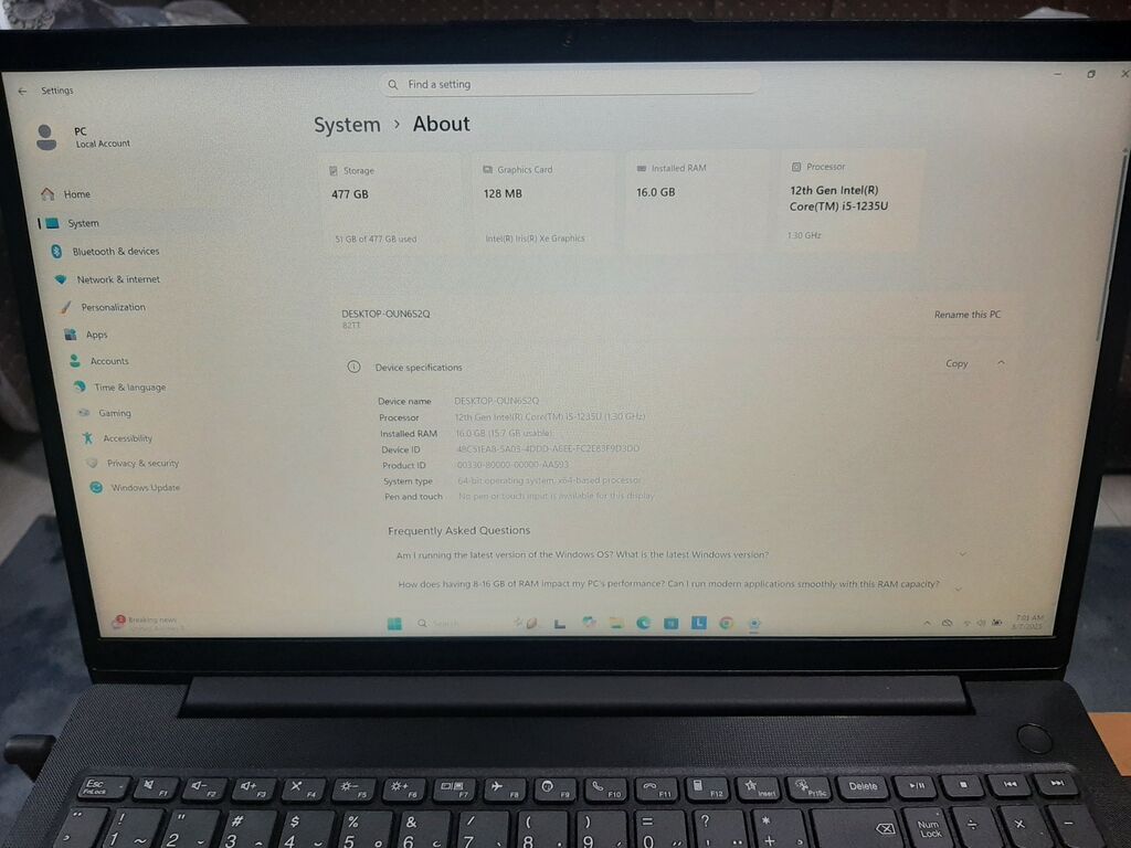 Intel Core i5, 16 GB OZU, 15.6 "