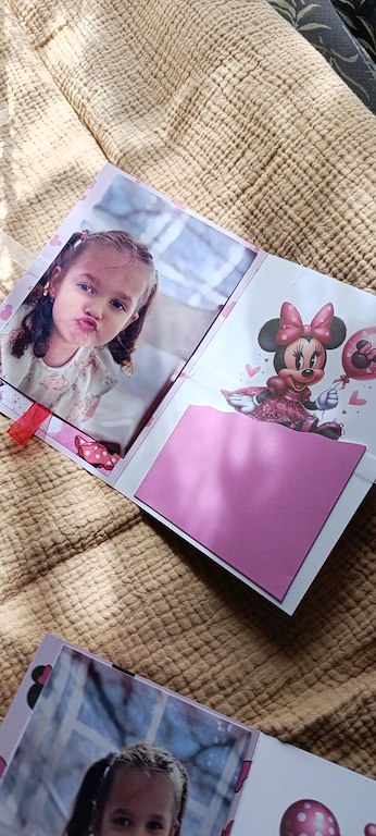 Ručno rađena rođendanska čestitka/foto-mini album sa motivima Minnie
