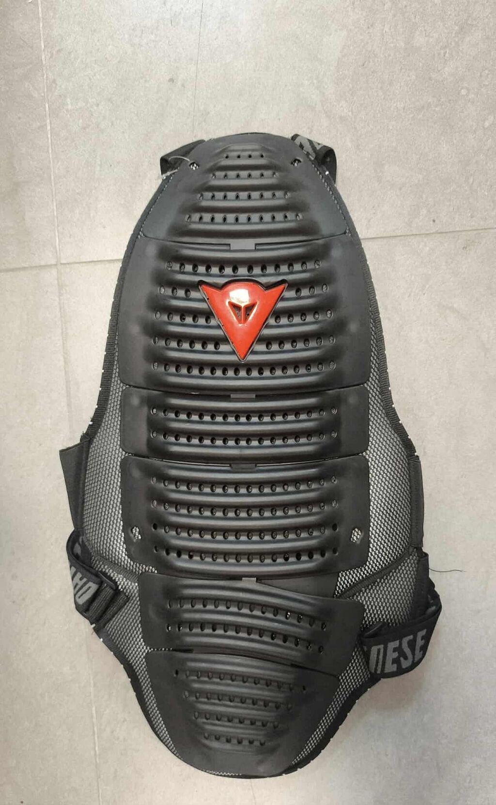 Dainese zaštita za leđa – “back protector” sa naramenicama i pojasom