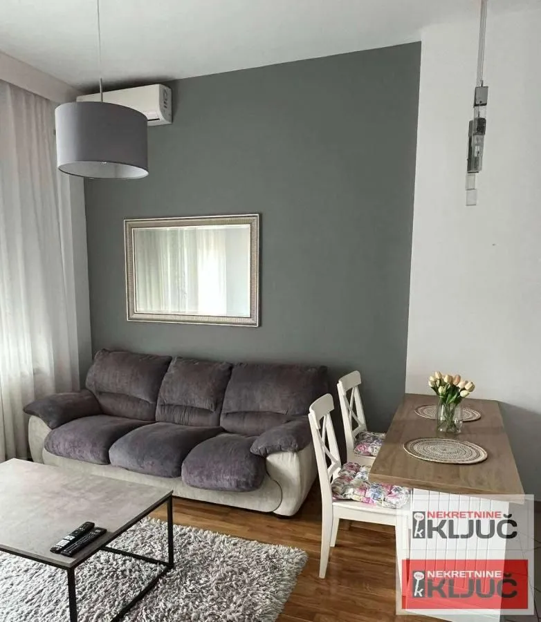Izdavanje, jednosoban stan, 43m², Bulevar Oslobodjenja, Novi Sad Sve Podlokacije
