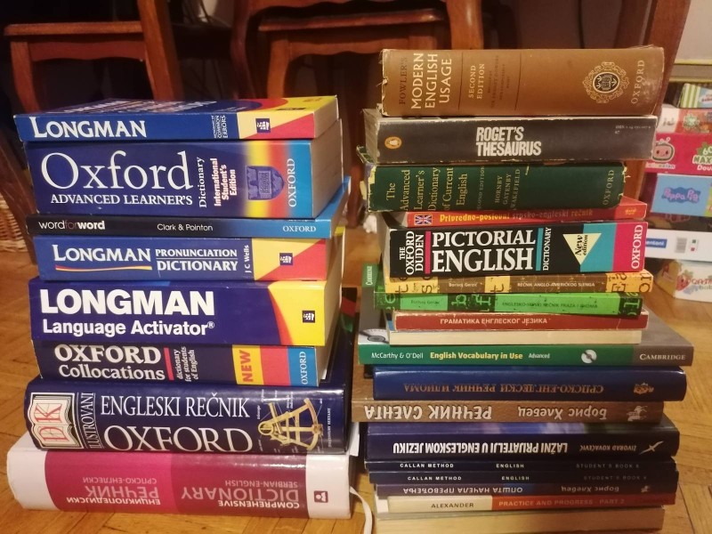 HUGE LOT OF ENGLISH BOOKS - dictionaries, grammars, etc