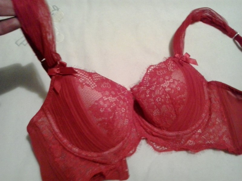 Cipkani grudnjak oko 75B