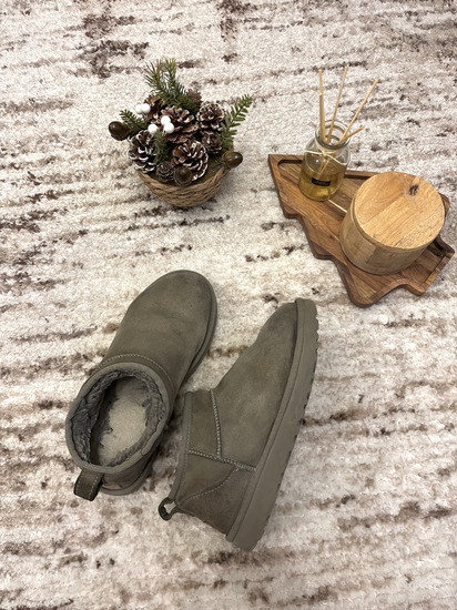 UGG classic mini