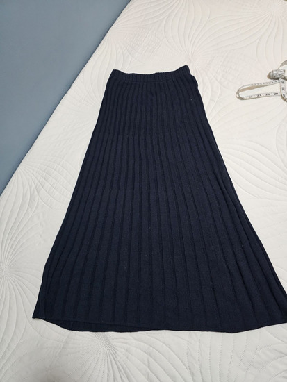 Benetton vunena suknja (teget S)