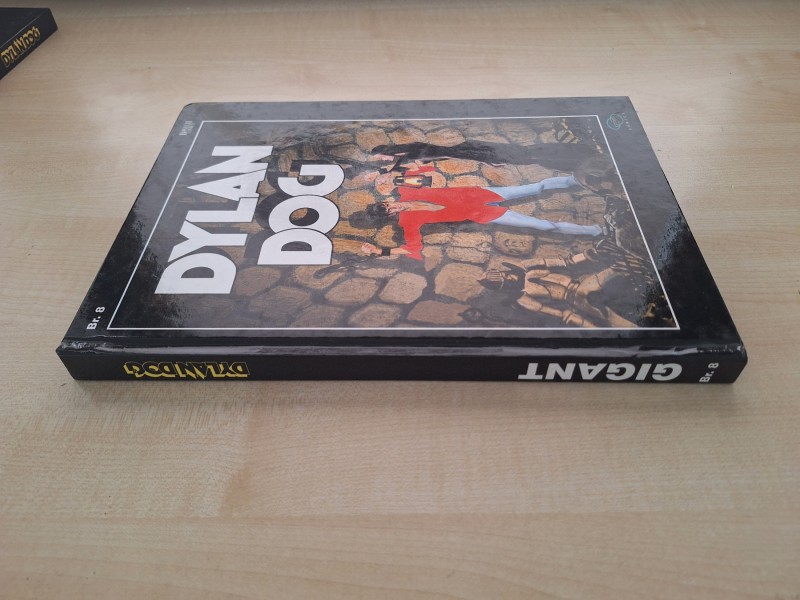 DYLAN DOG gigant 8