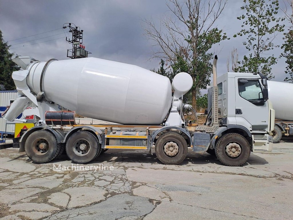 IMER-L&T na šasiji Renault kamion s mešalicom za beton