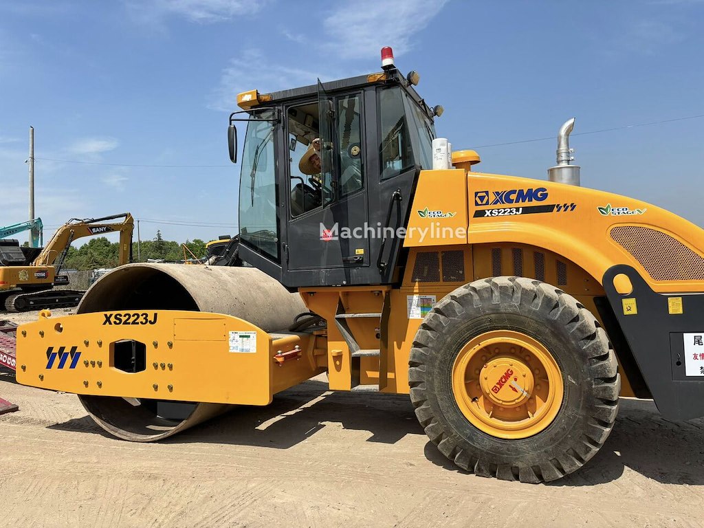 XCMG xs223J kompaktor s jednim valjkom