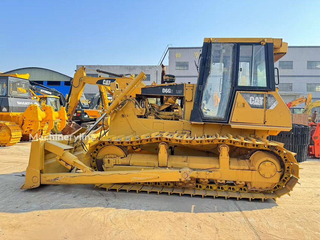 Caterpillar D6G2 buldožer