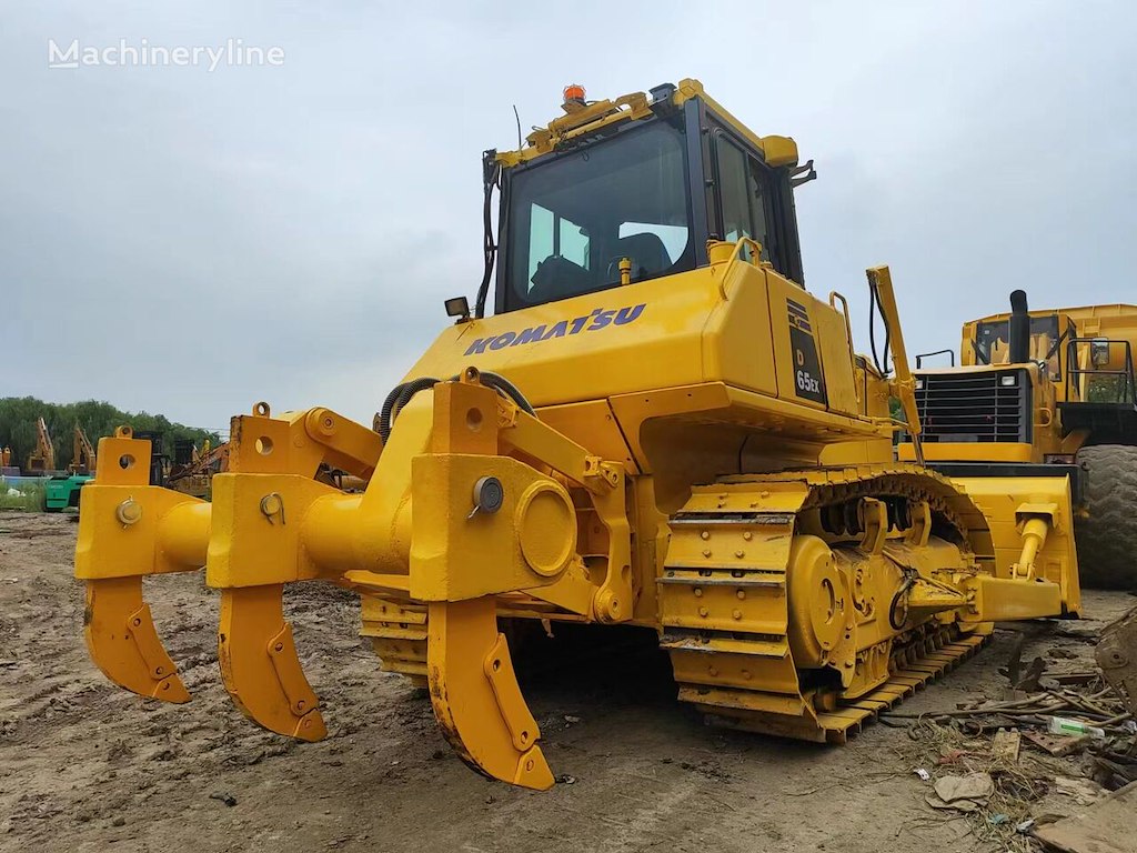 Komatsu D65EX buldožer