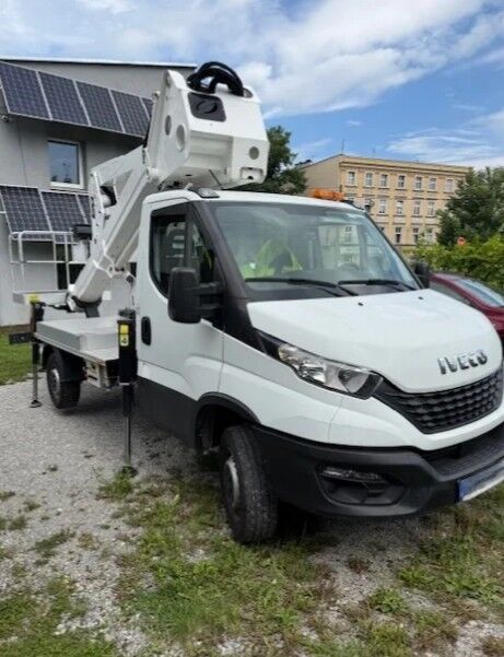 IVECO Daily auto dizalica s korpom