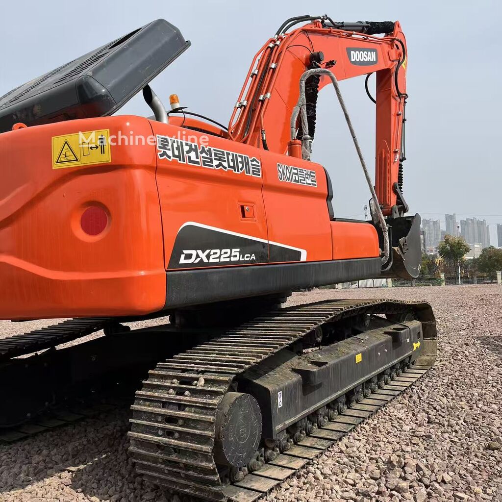 Doosan DX225 bager guseničar