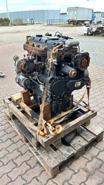 Perkins 1104D-44TA 1104D-44TA motor za Caterpillar JCB, KUBOTA, KOMATSU, CASE građevinske mašine