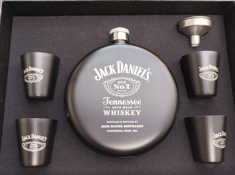 Pljoska Set Jack Daniels sa 4 čašice