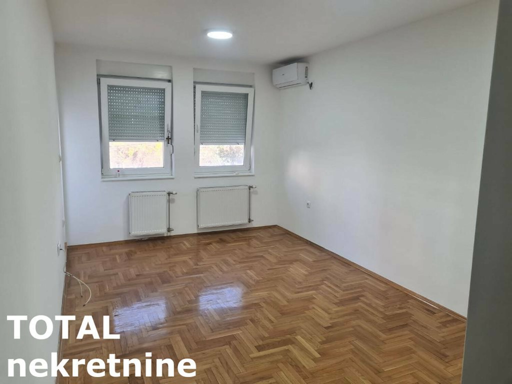 Trosoban stan NOVI SAD, 125000€
