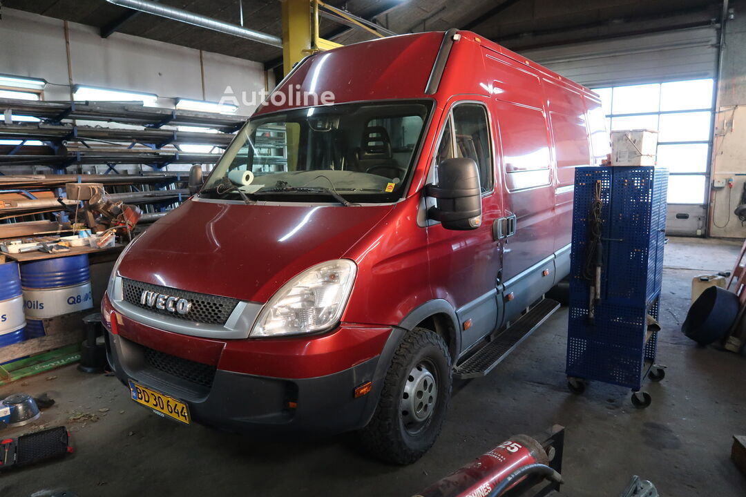 Prodaje se IVECO Daily 35S14 minibus furgon na aukciji