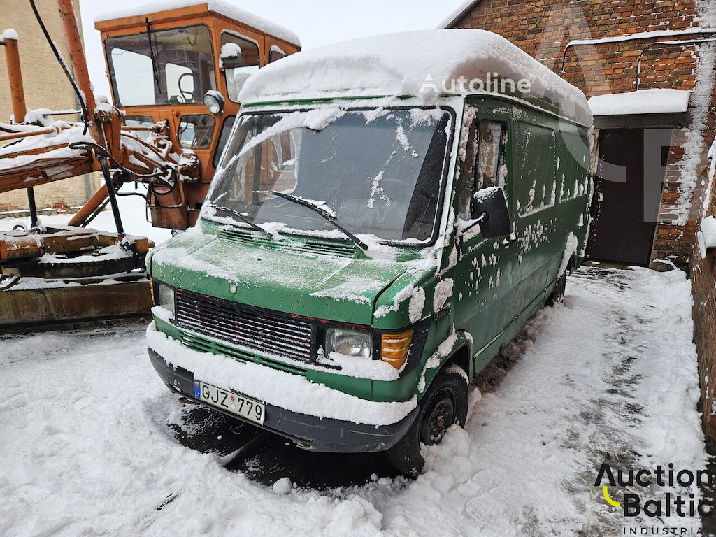 Prodaje se Mercedes-Benz 207D minibus furgon na aukciji