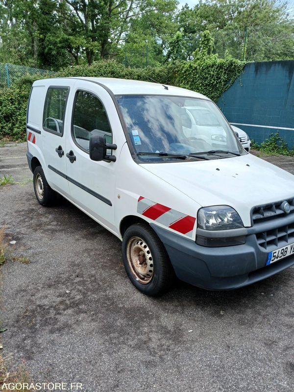 Prodaje se Fiat Doblo laki furgon na aukciji
