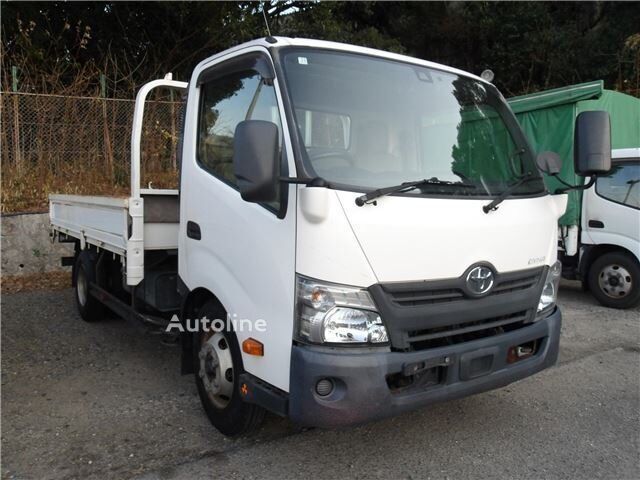 Toyota DYNA kamion s ravnom platformom < 3.5t