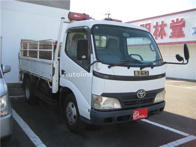 Toyota DYNA kamion s ravnom platformom < 3.5t