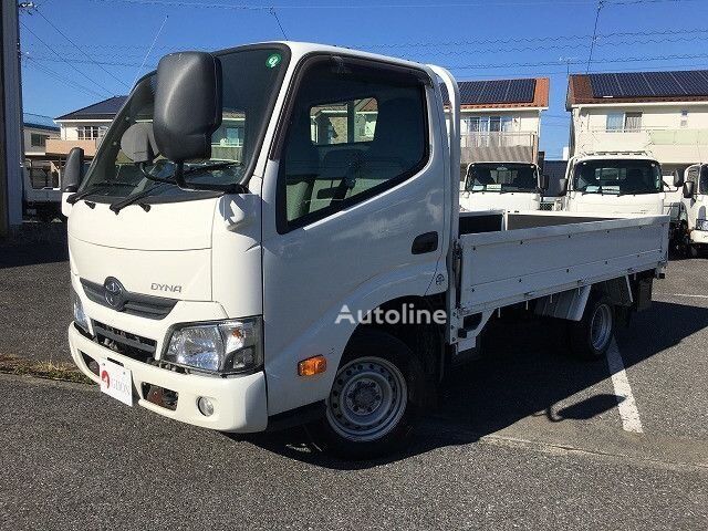 Toyota DYNA kamion s ravnom platformom < 3.5t