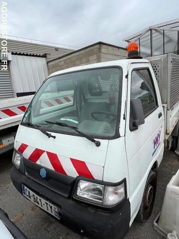 Prodaje se Piaggio PORTER kamion kiper < 3.5t na aukciji