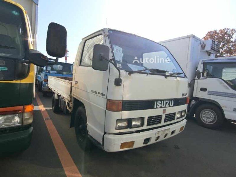 Isuzu ELF kamion s ravnom platformom < 3.5t
