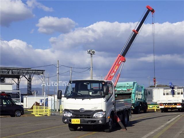 Toyota DYNA kamion s ravnom platformom