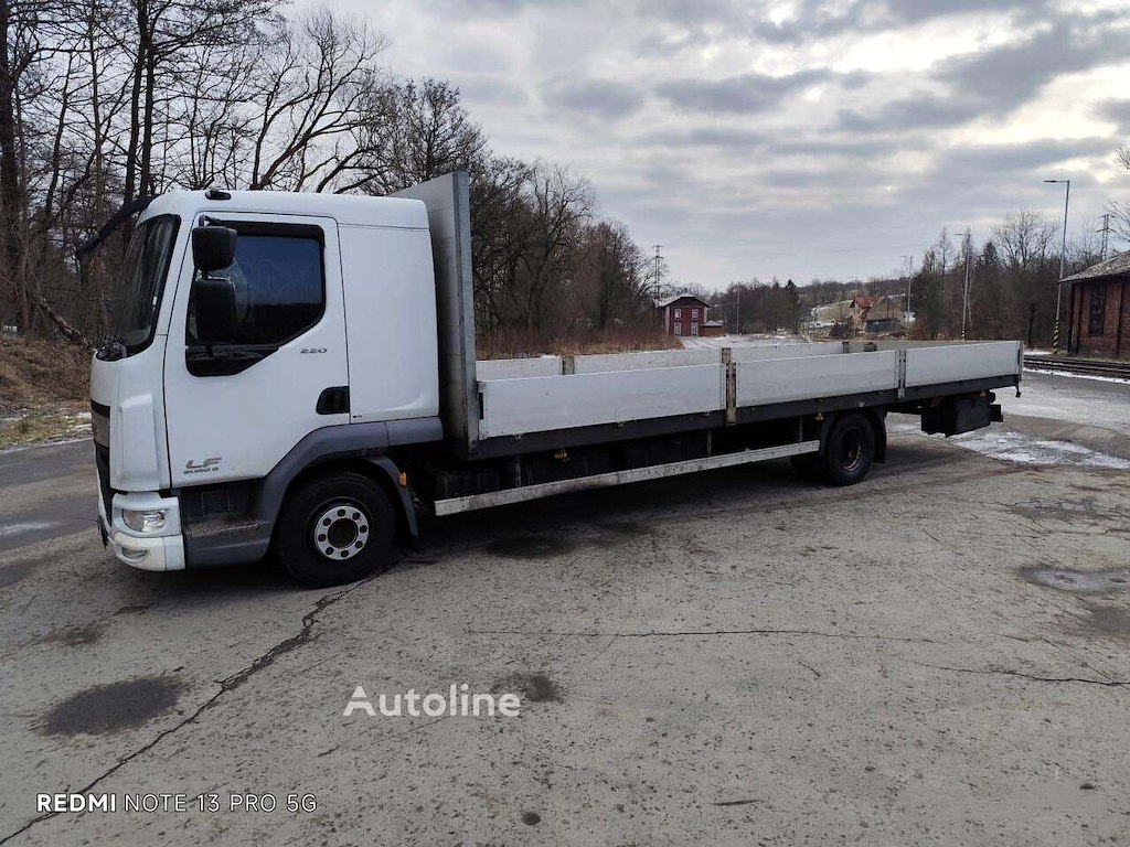 DAF LF 220 FA kamion s ravnom platformom