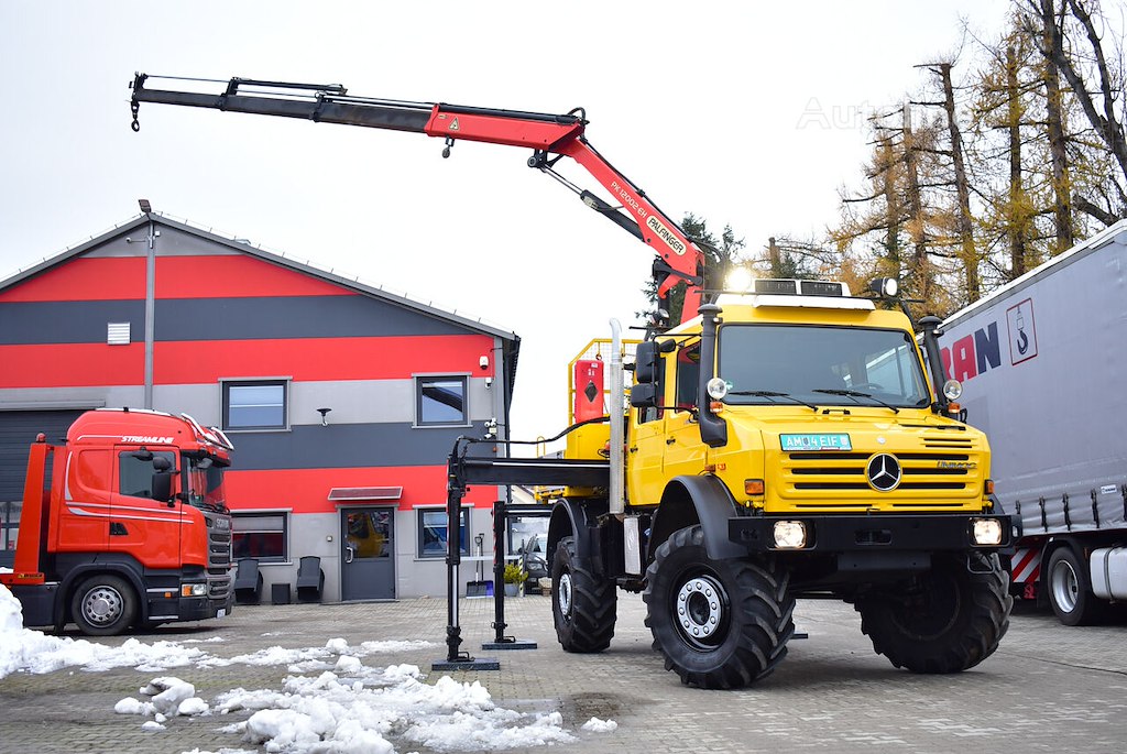 Mercedes-Benz Unimog U 5000 kamion s ravnom platformom