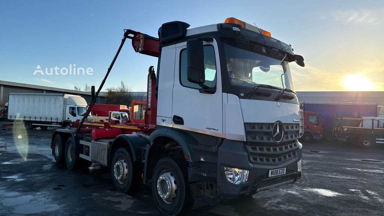 Prodaje se Mercedes-Benz AROCS 3240 rol kiper sa kukom na aukciji