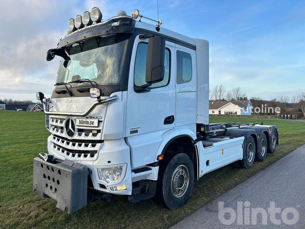 Prodaje se Mercedes-Benz AROCS 3251LK rol kiper sa kukom na aukciji
